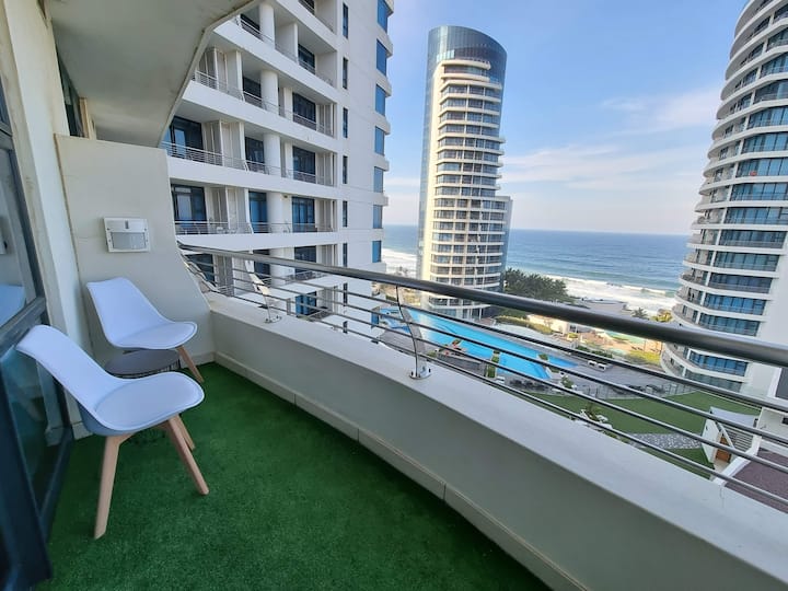 Executive Umhlanga Beach  Apartment - Mount Edgecombe