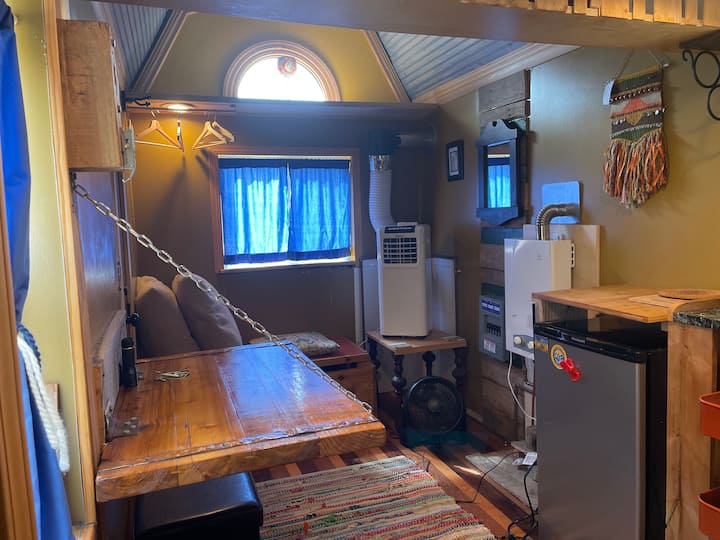 Tiny House At Tiny Hidden Ridge - Harpers Ferry, WV