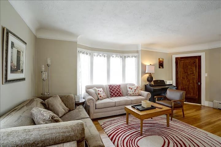 Charming Updated Home Near I-275 And Northville - Farmington Hills, MI