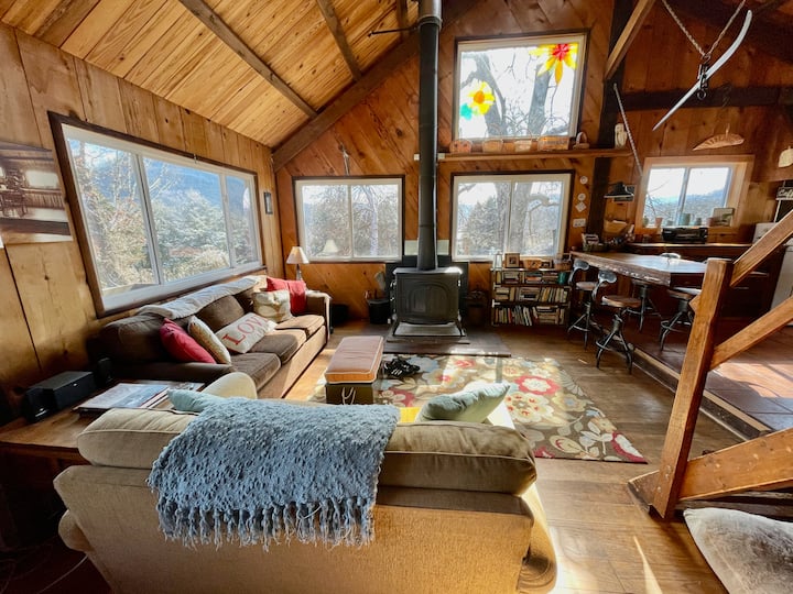 Big Hill House: Artisan Built Near Berea Hiking - Berea, KY