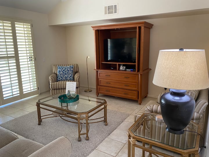 4 Seasons @ Desert Breezes, 1br - Palm Desert, CA