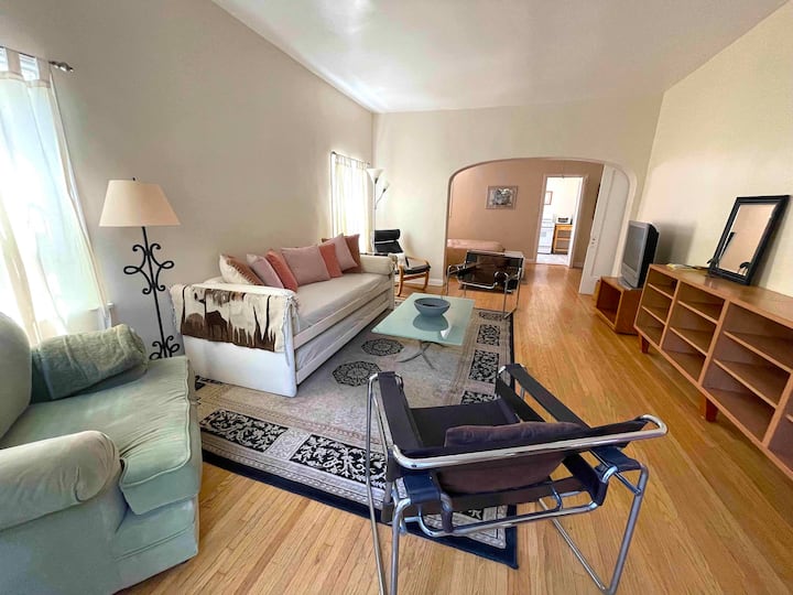Hollywood-mid-wilshire-beverly Apt. At Cbs-tv City - Hollywood, CA