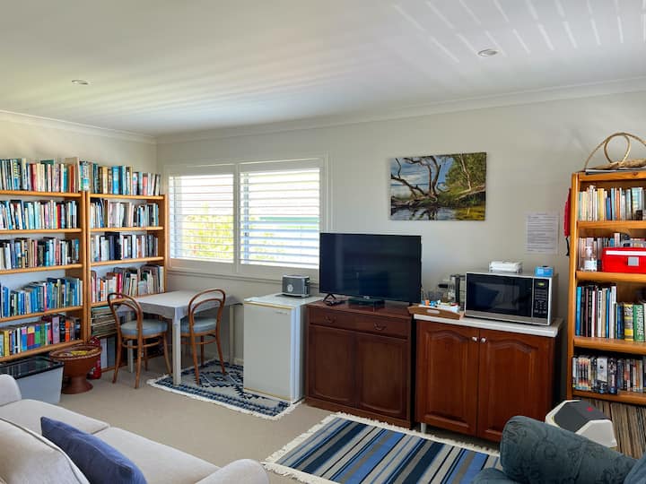 Luxurious, Spacious And Modern Bay View Suite - Salamander Bay