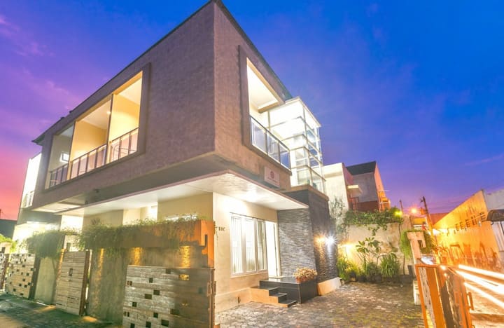 House of Chandra 5 | Homestay Free Breakfast - Houses for Rent in ...