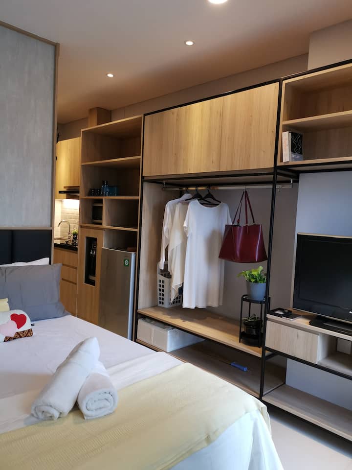 Sleek Studio 10 Mins Walk From Golden Triangle - Yakarta