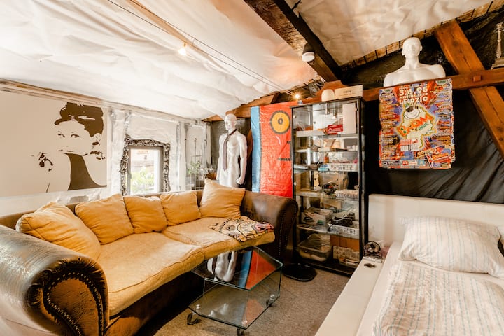 Toplage
Studio @ „Kunsthaus Mitte“
(F. 1-2 Pers.+) - Berlin