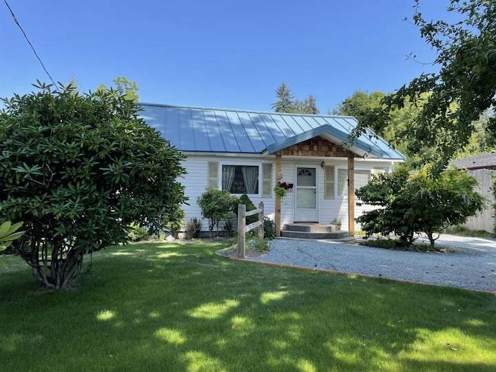 The Merry Berry Hideaway - Powell River