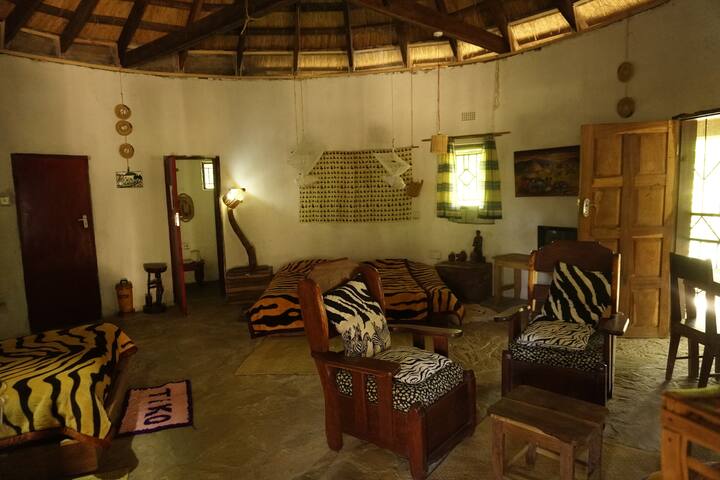 African Rondavel Deluxe At Tiko Lodge - Zâmbia
