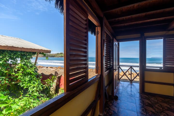 Casa Banana - 2 Floor Beachfront Cabin - Ecuador