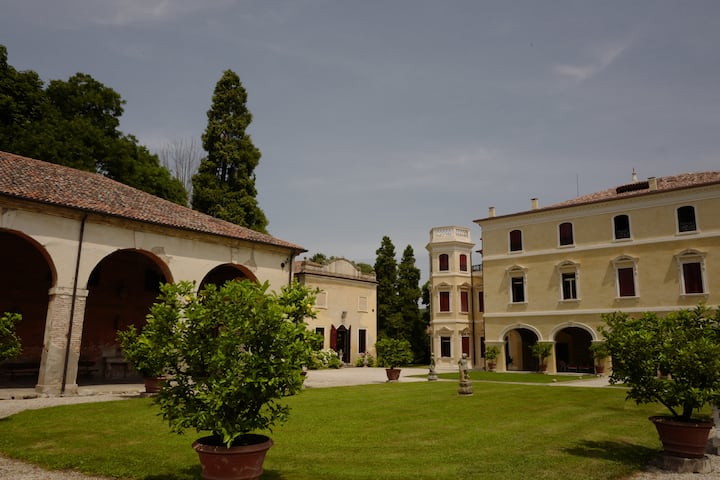 Villa Veneciana Con Personal Completo Con Piscina, Cancha De Tenis En 3 Jardines De Hectar - Véneto