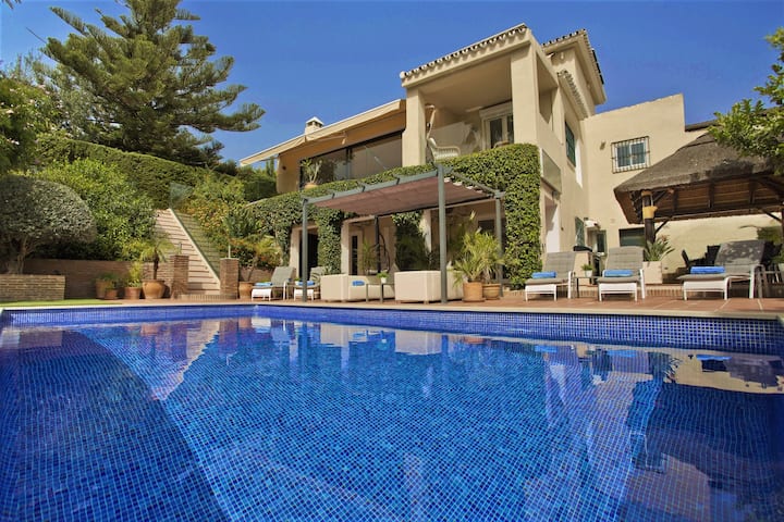 Luxury Family Villa In Calahonda - Heated Pool, Jacuzzi, Walk To Restaurants - Sitio de Calahonda