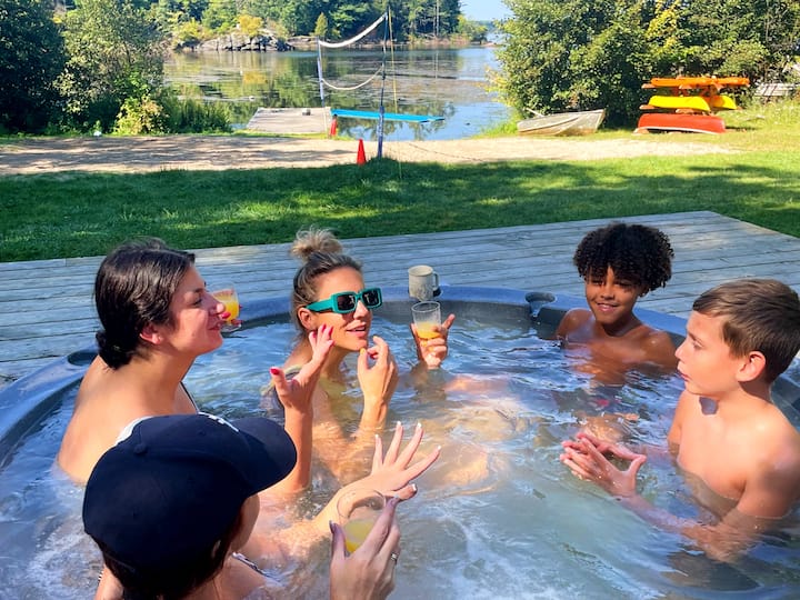 Trenanthia "Og" Cottage: Hot Tub, Sauna,games Rm - Gravenhurst
