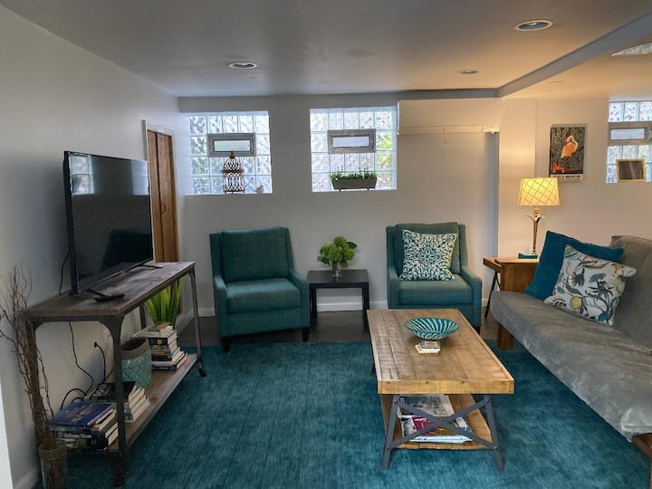 Great Location, Private Entry And Patio! - Chicago, IL