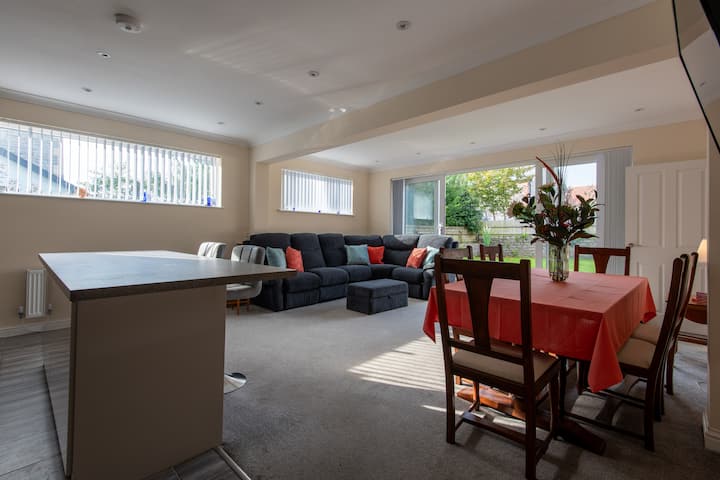 Modern Renovated And Central 4 Bedroom House - Cardiff