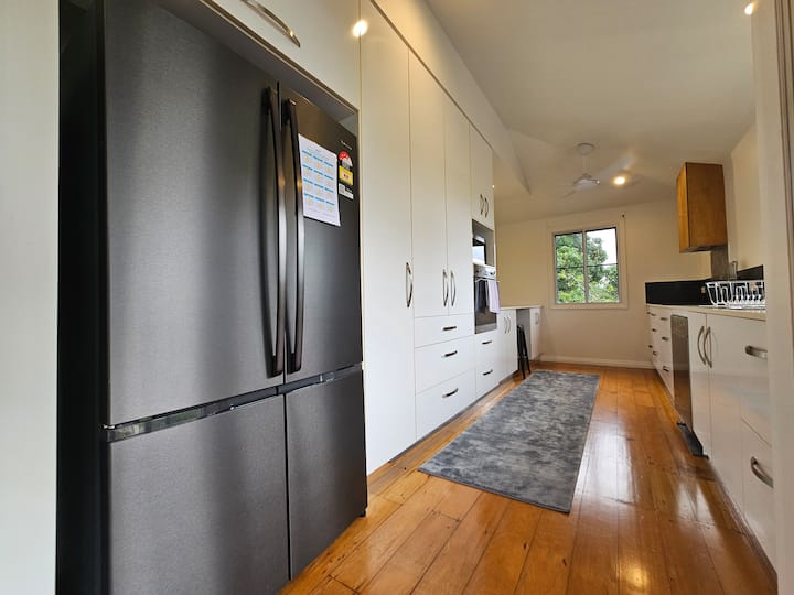 Behan House (Fnq) - 4 To 6 Bedroom 3 Bath Pool - Cairns