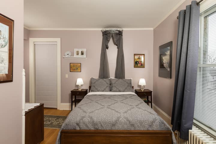 Henry And Ida Room - Ringling House Bed & Breakfast - Baraboo, WI