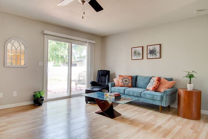 Entire Private Condo Great Location  King Size Bed - Chatham, IL