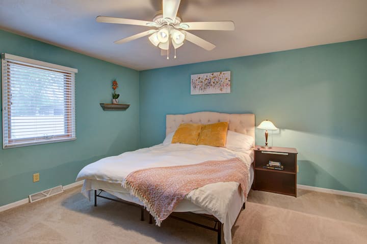 Quiet 2 King Size Bd/2 Ba Condo Great Location - Springfield, IL