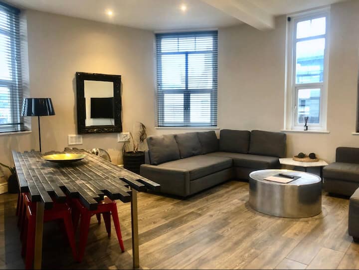 Great View 2 Bedroom Shoreditch Apt - London