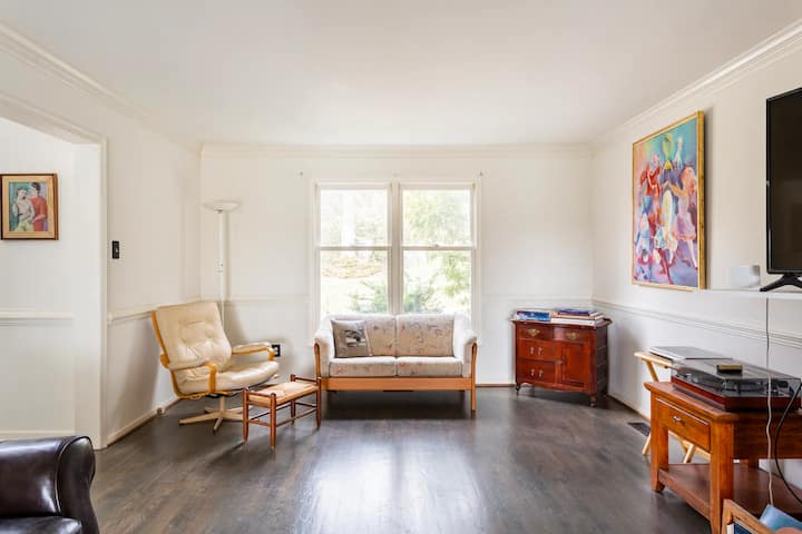 Large Quiet House, 3 Private Rms, Many Amenities - Kennett Square, PA