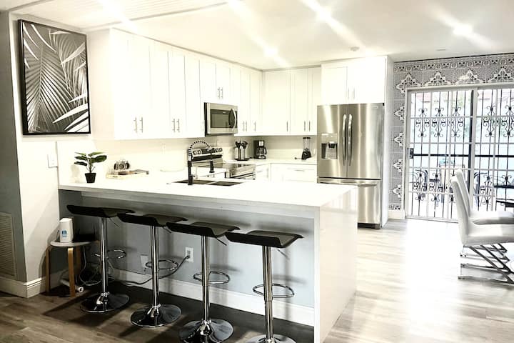 Super Close Beach, Airport, Port, Downtown Wynwood - Miami