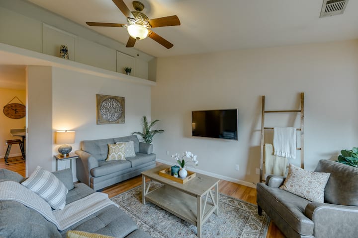 4br Gathering Place • Parkside • Mt Shasta Views - Redding, CA