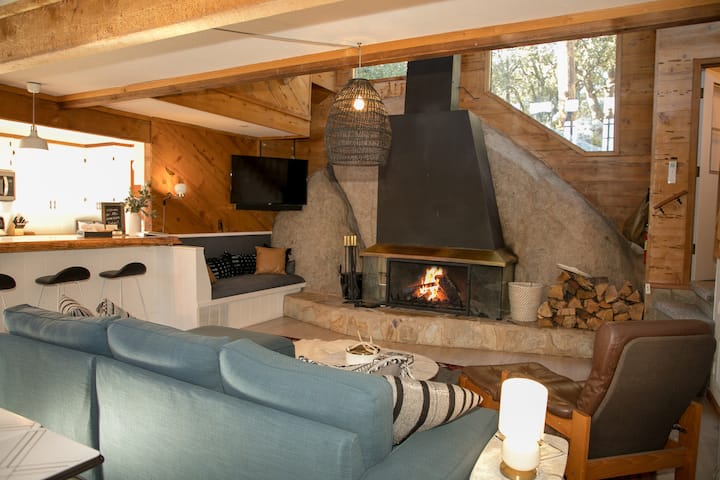 The Boulder Lodge-views, Hot Tub, Huge Fireplace! - Idyllwild-Pine Cove, CA