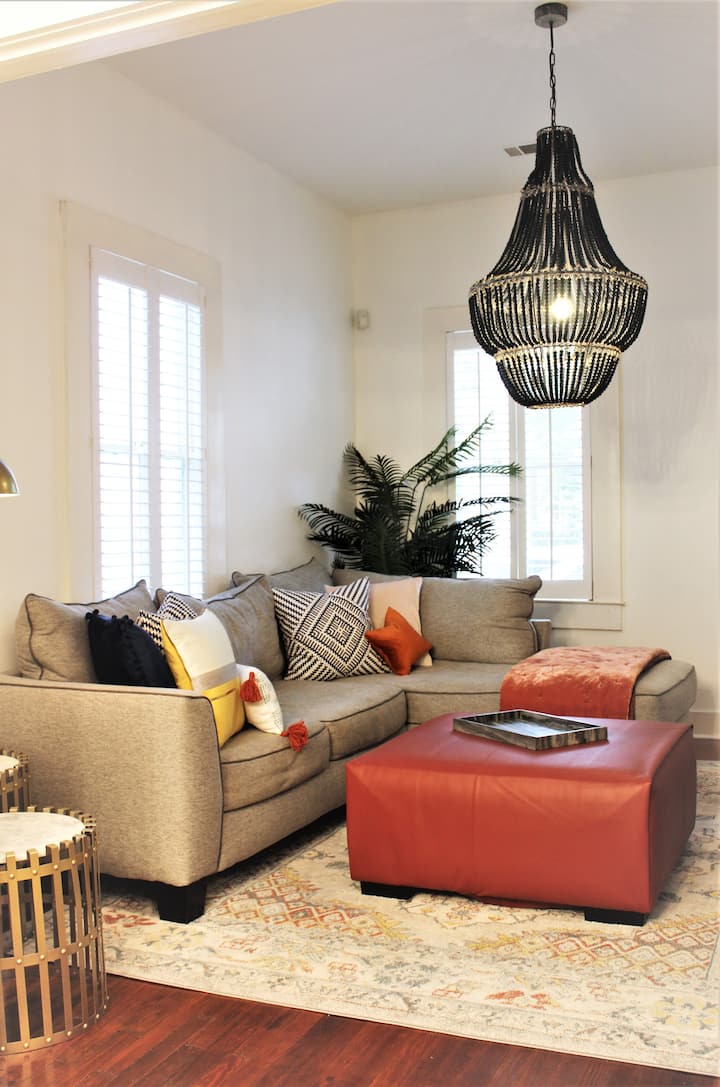 Stylish & Updated Bungalow Blocks From Forsyth - Savannah, GA