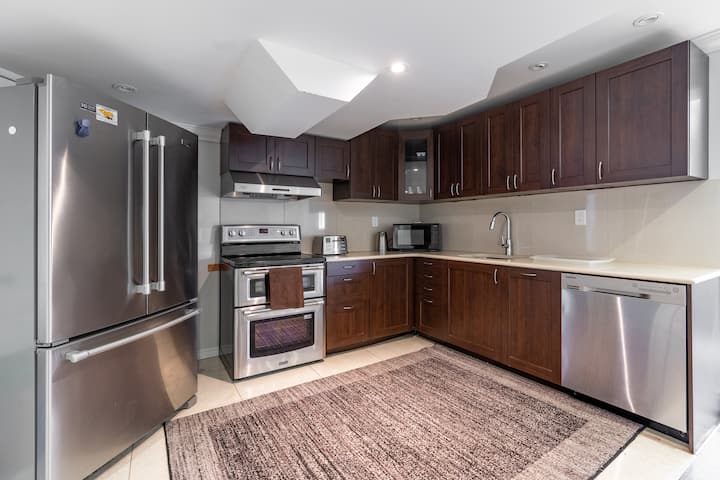 Relax At Spacious, Bright, Cozy Private Apartment - Brampton