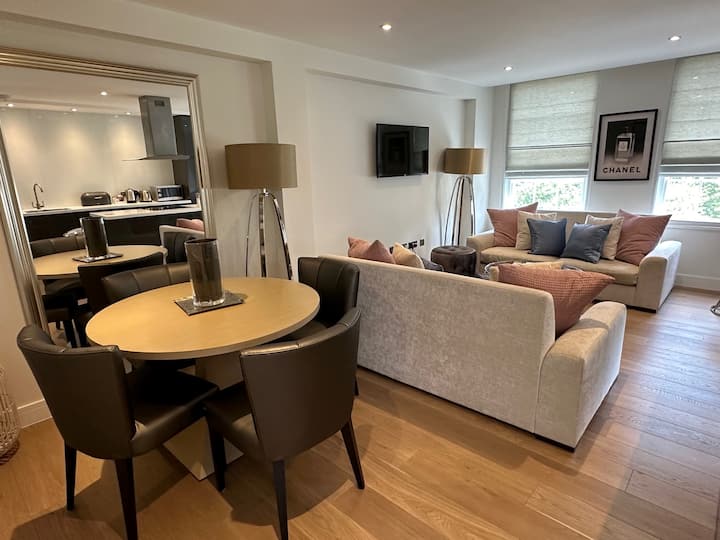 High Street 2 Bed 2 Bathroom Luxury Apartment - Slough