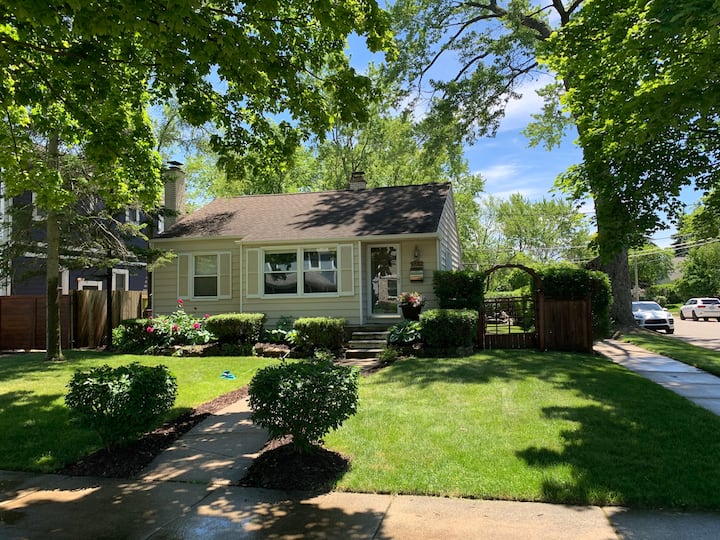 Cozy - Modern Birmingham Get Away - Southfield, MI