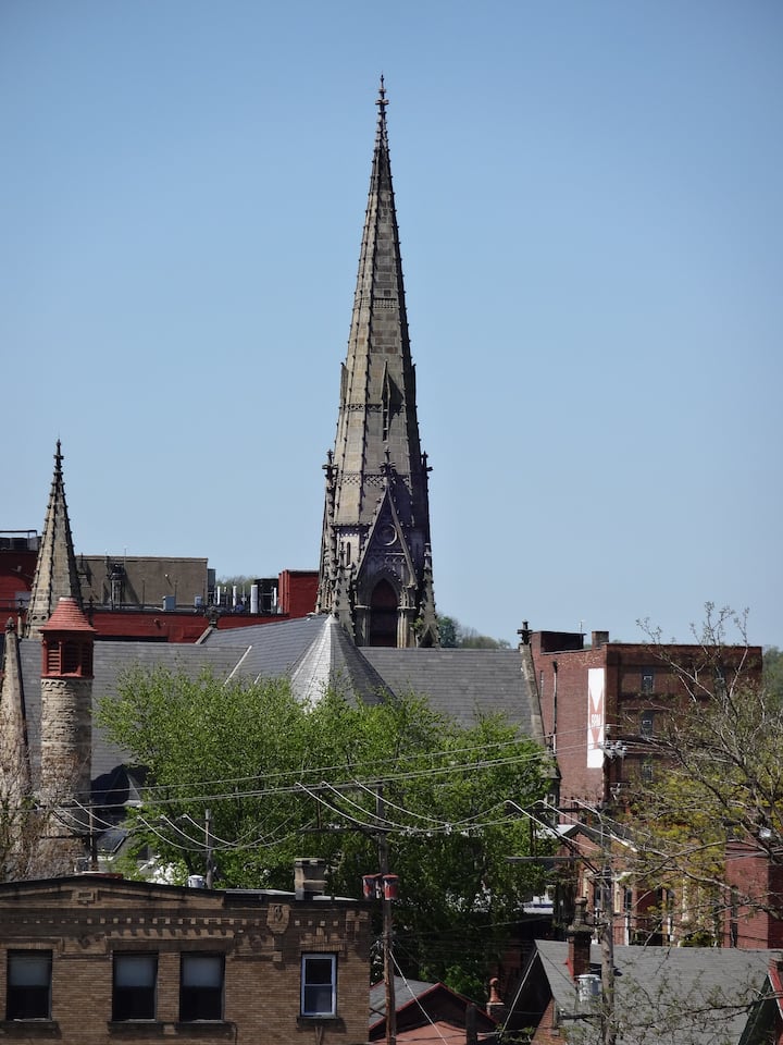 Pittsburgh's Amazing North Shore Apartment - Pittsburgh, PA