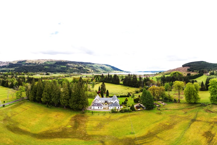 Spacious Argyll Farmhouse In Idyllic Setting - Dunoon
