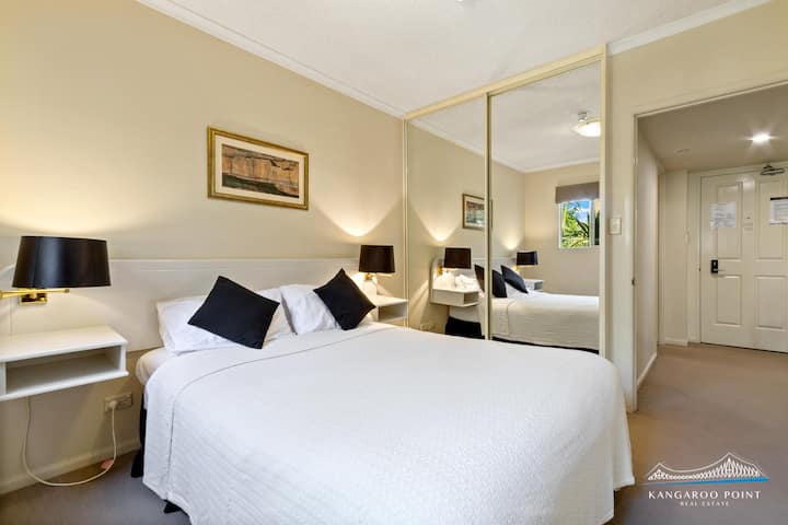 Kangaroo Point*1 Bed*pool*parking*walk To Ferry - Brisbane
