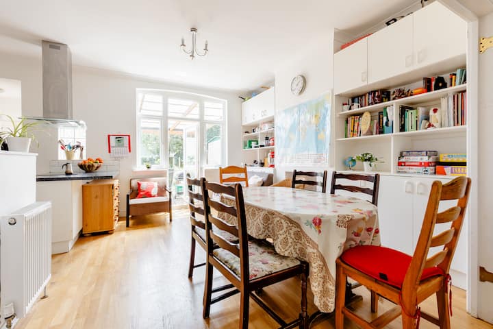 Large Family Home Near Central London - London