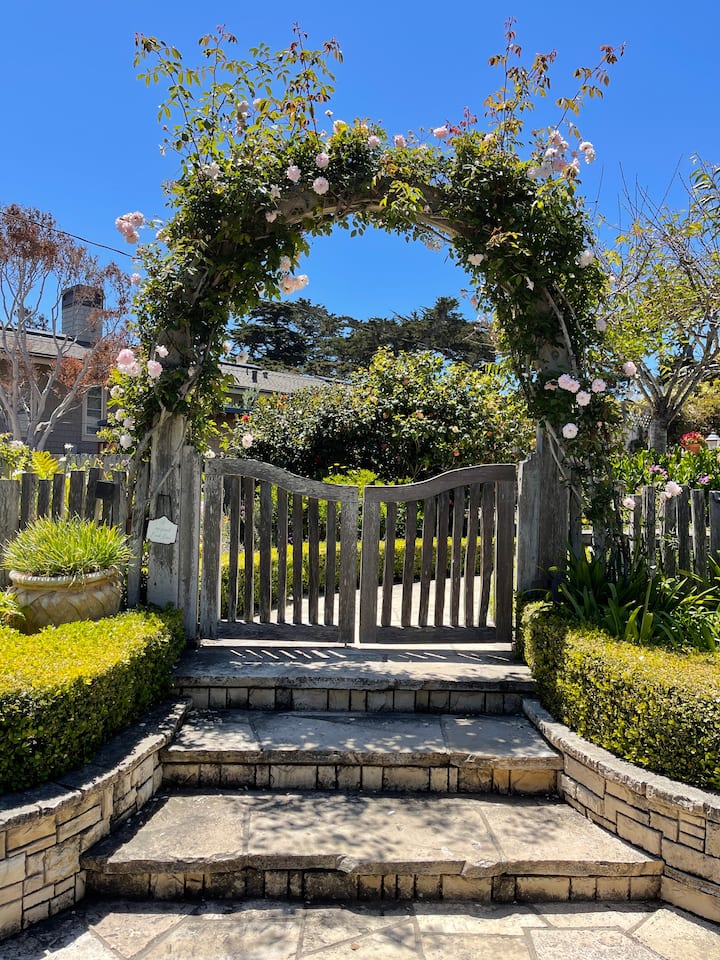 Charming Carmel Home-1wk Min Only - Carmel-by-the-Sea, CA
