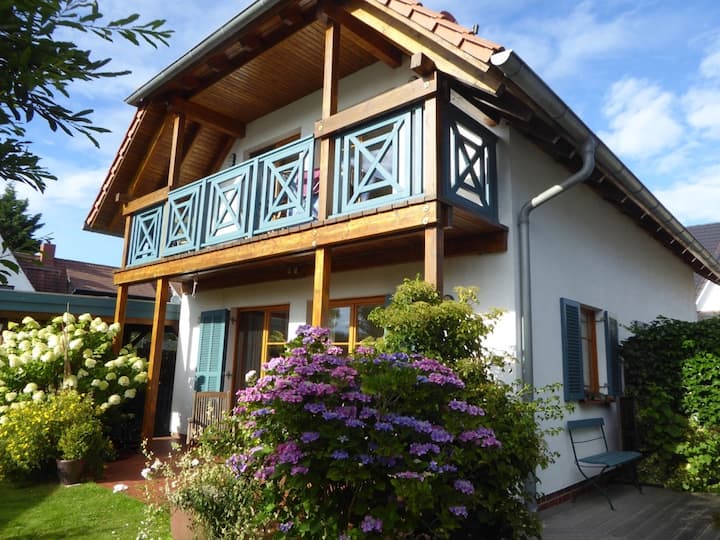 Gemütliche, Strandnahe Ferienwohnung Mit Balkon - Zingst