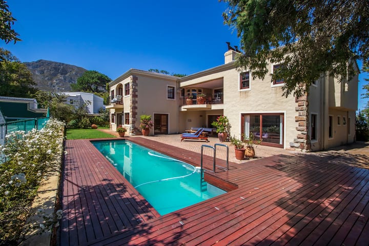 Botanists Wonder
Spacious, Balconies And Barbecues - Hermanus