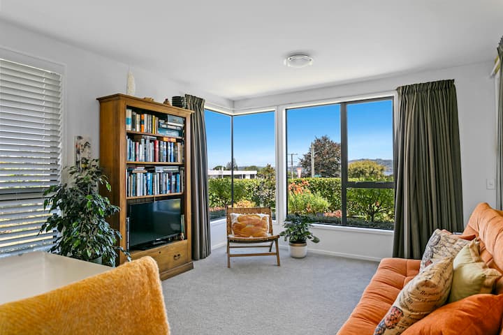 Lake View Gem - Watch The Sunset - New Zealand