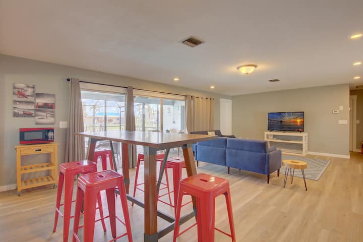 3 Bedroom, Direct Gulf Access, Free Heated Pool! - Sanibel Island, FL