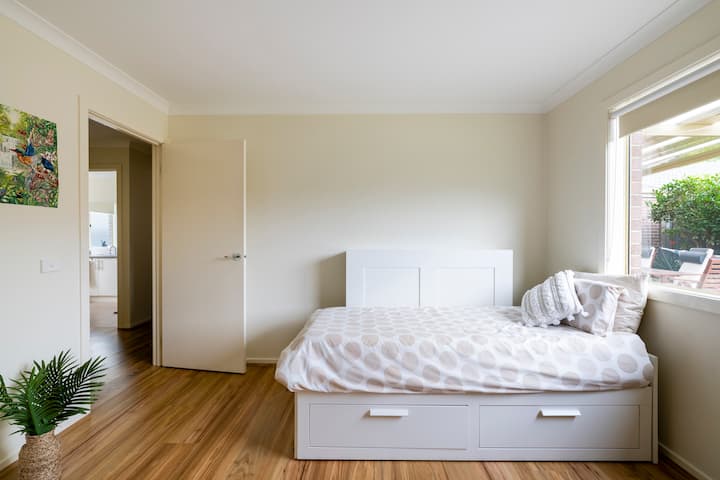 Private Room & Private Bath,1km From Train Station - Little River