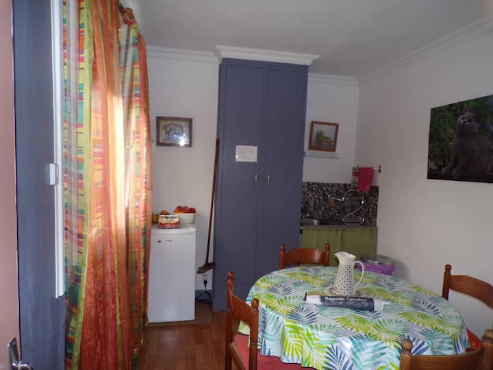 Chambre Avec éTage Privatif Parking + Garage Privé - Le Lude