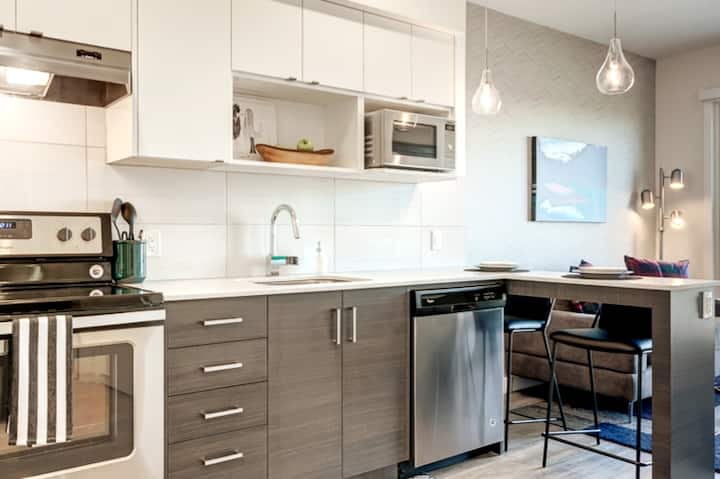 Warm & Cozy - Fully Furnished 1 Bed 1 Bath - Calgary
