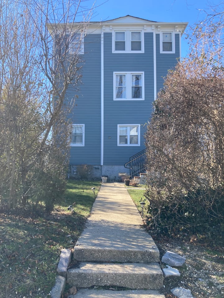 Far Rockaway Apartment. - Rockaway Beach