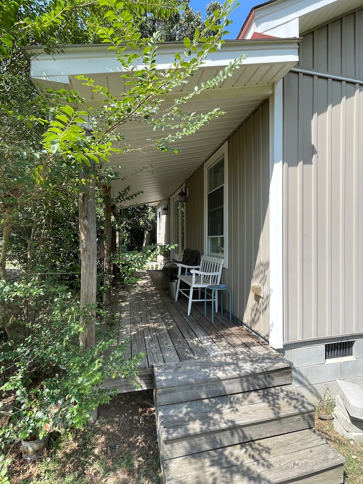 Tarheal Retreat At Tobacco Farm Camp By Kerr Lake - Lake Gaston