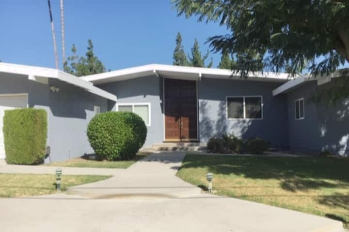 Beautiful West Hills Pool Home - Simi Valley, CA