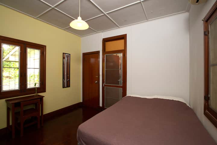 ♥ Cozy Room In 50's House With Private Bathroom  ♥ - Bangkok