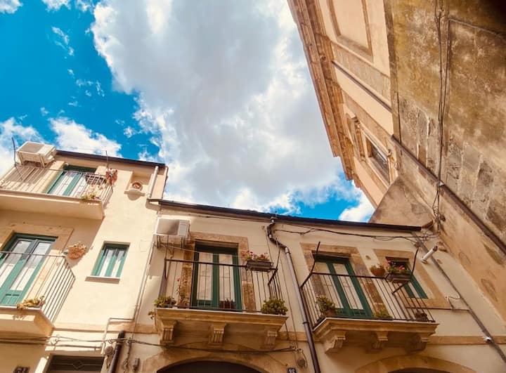 Liz House - Caltagirone