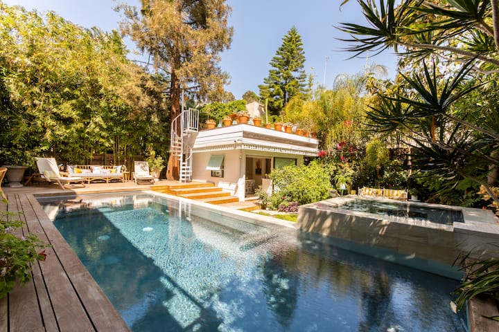 Beachwood Canyon Garden Retreat - Hollywood, CA