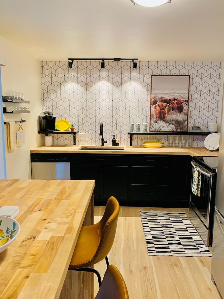 Den Cow - Modern, Clean, Elegant 3 Br House - Denver, CO